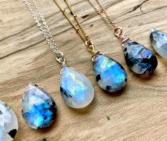 Crystal Healing :l 6 Crystals That Help With Menstrual Pain - InstaAstro