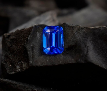 Know Your Lucky Gemstone According to Moon Sign