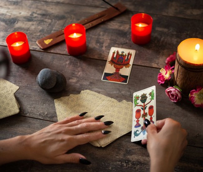 Tarot Reading: How to perform a tarot reading on yourself - InstaAstro